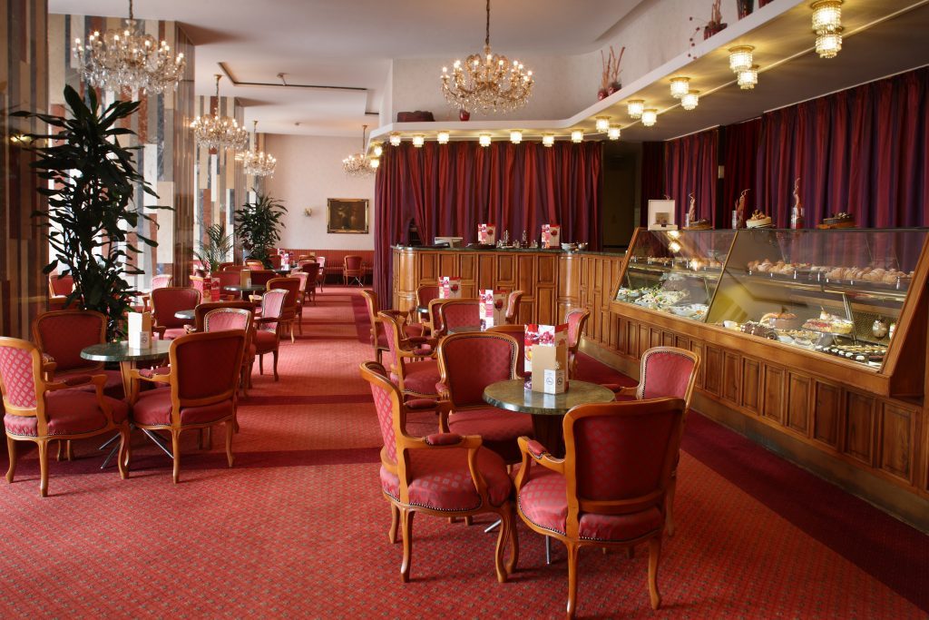 The 100-year history of the Gellért Hotel & Spa - Budapest Travel Guide
